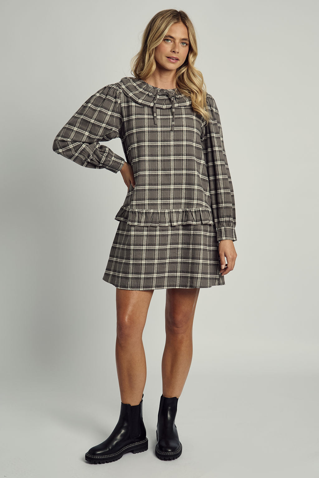 BALERIE TARTAN RUFFLE COLLARED DRESS IN BLACK CHECK – Native Youth
